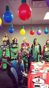 THE ULTIMATE FUNNY CHRISTMAS PARTY GAMES FOR ADULTS - Vibrance and Vibes